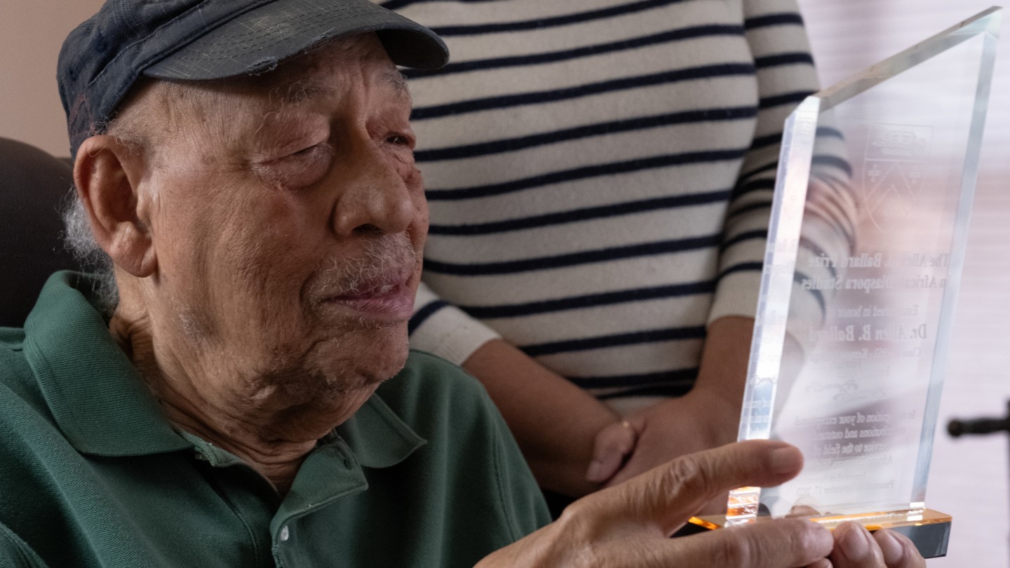 Alumnus Who Helped Integrate Kenyon Honored with Prize | Kenyon College